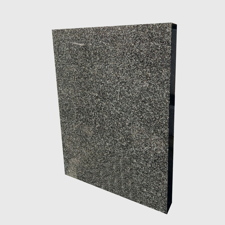 Grabstein aus Impala Granit – Stone Lounge